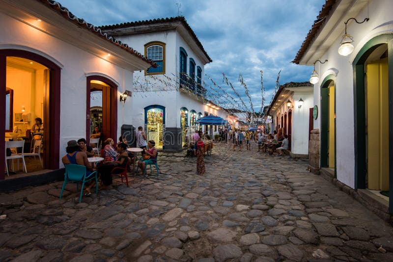 Ruas Da Cidade Velha De Paraty Na Noite Imagem de Stock Editorial ...