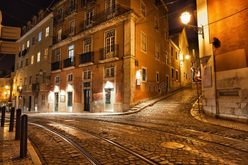 Ruas De Lisboa Na Noite Em Portugal Imagem de Stock - Imagem de noite ...