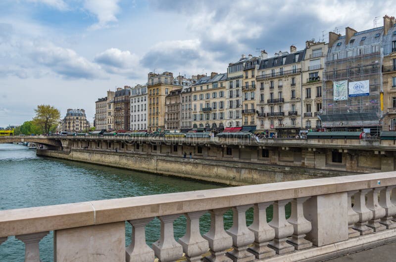 Ruas de Paris fotografia editorial. Imagem de cidade - 69878262