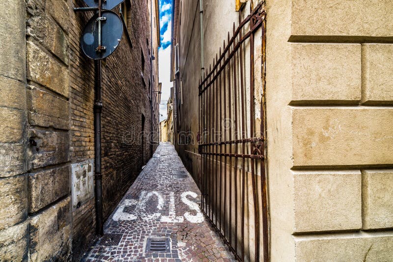 Ruas estreitas de Rimini foto de stock. Imagem de parede - 68085214
