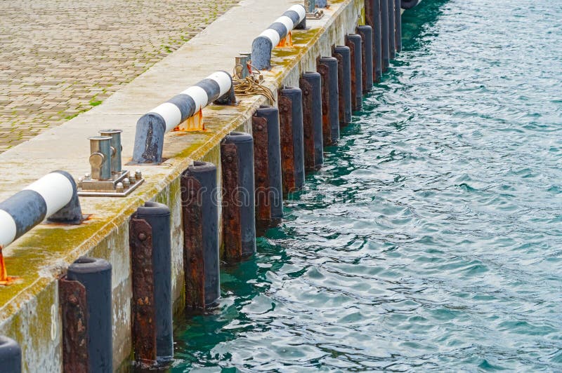 Rubber Jackhammer Mooring Device for Protecting Ships from Damage Stock ...