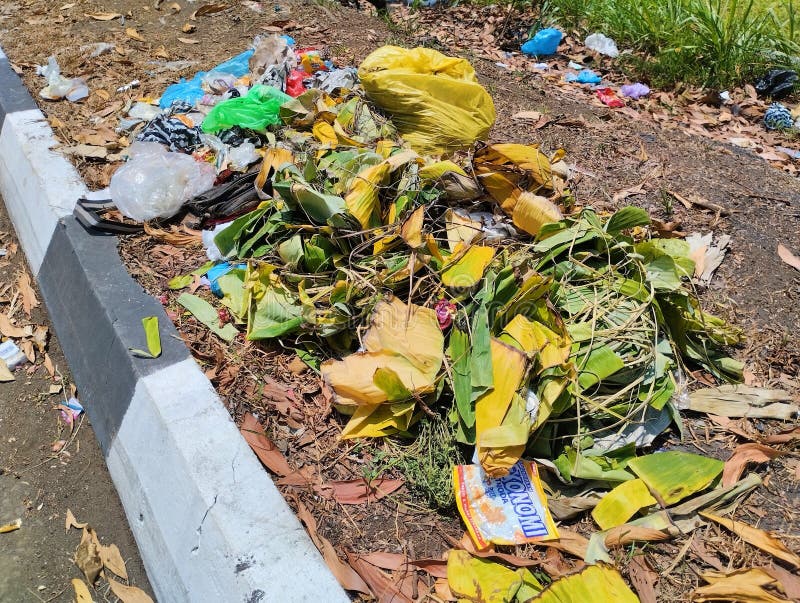 Rubbish on the Side of the Road Editorial Image - Image of downtown ...
