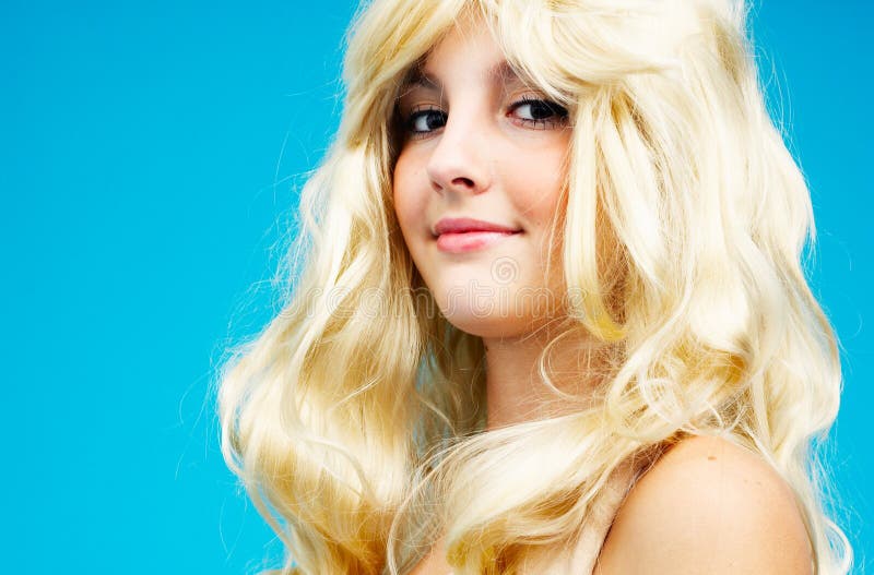 Rubio hermoso foto de archivo. Imagen de bomba, mirando - 1446516