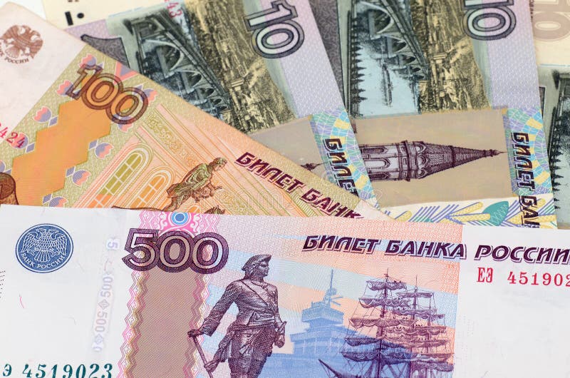 Moneda Rusa, Rublo: Billetes De Banco Y Monedas Foto de archivo ...