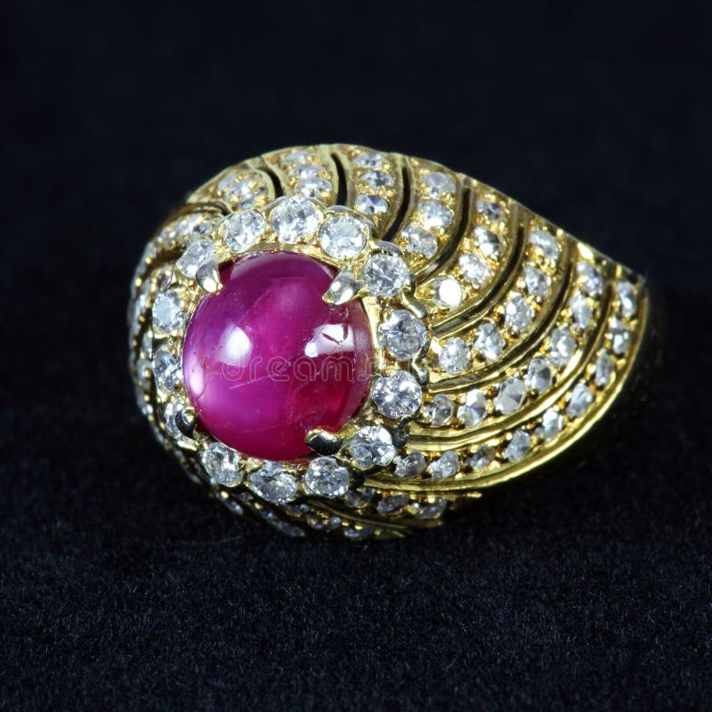 311 Brilliant Ruby Black Background Red Crystal Stock Photos - Free ...