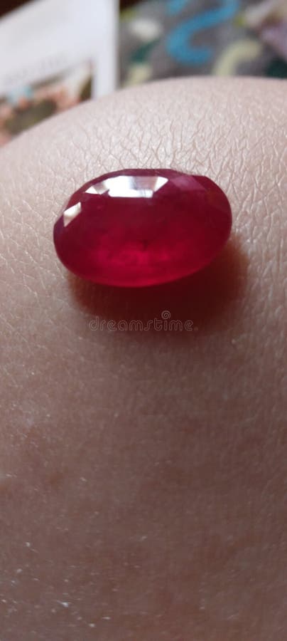 Ruby true imagen de archivo. Imagen de rojo, gema, granate - 244020159