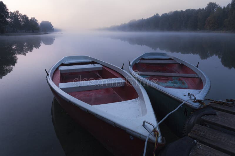 Boot Auf See Bei Sonnenaufgang Stockfoto - Bild von horizontal, bayern ...