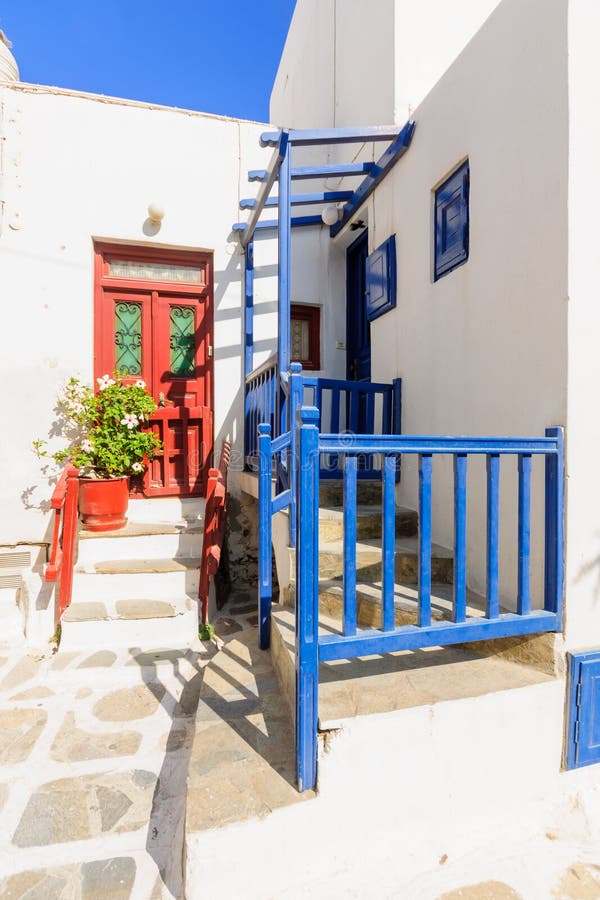 Maison grecque typique photo stock. Image du vacances - 44622390