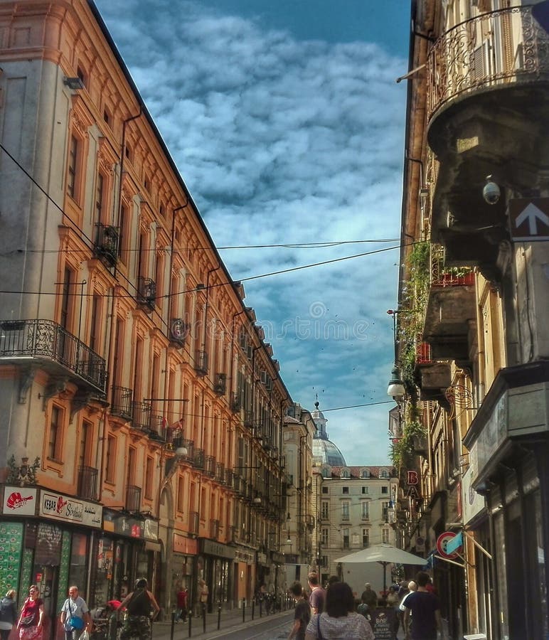 Rue italienne - Turin image éditorial. Image du italien - 95664605