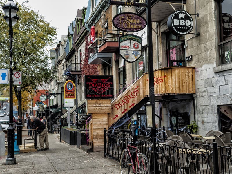 Rue Montréal de St Denis image stock éditorial. Image du accablé - 81106254