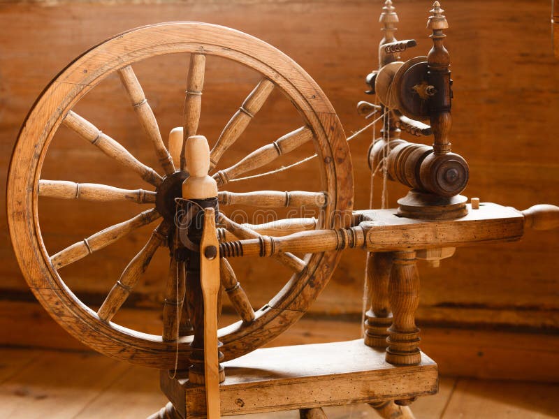 Rueca De Madera Pasada De Moda, Eje, Rueda De Hilado Imagen de archivo ...