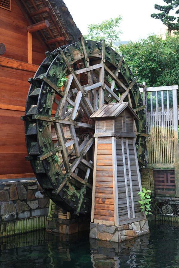 Rueda de agua imagen de archivo. Imagen de obsoleto, imagen - 26131863