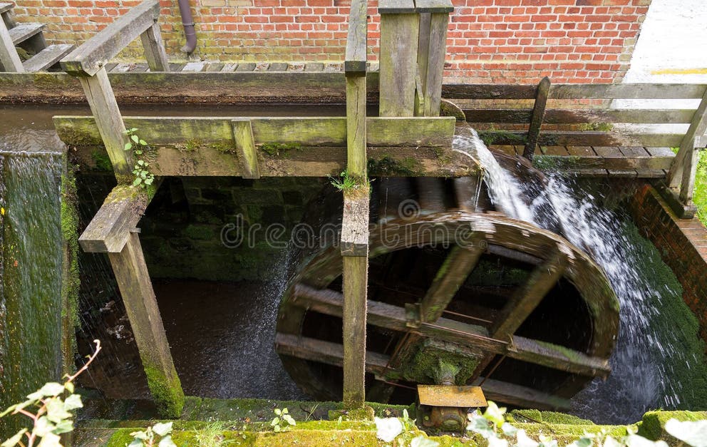 Rueda de agua imagen de archivo. Imagen de potencia, vendimia - 32887999