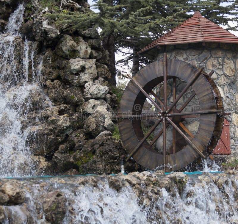 Rueda de agua imagen de archivo. Imagen de rotor, tradicional - 47925025