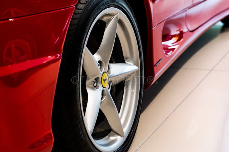 Insignia De La Rueda De Ferrari Foto de archivo editorial - Imagen de ...