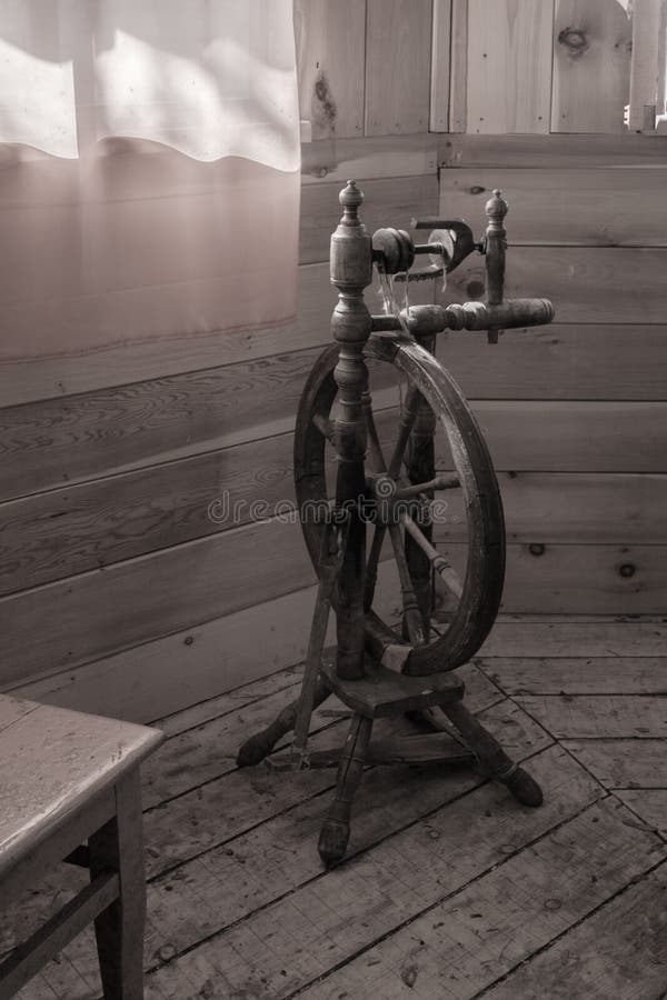 Rueda de hilado imagen de archivo. Imagen de vertical - 101597841