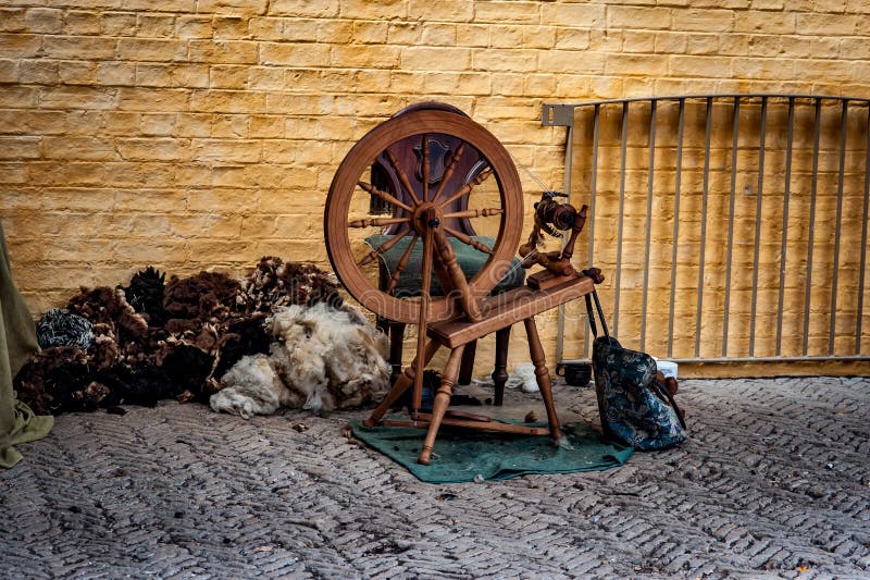 Rueda De Hilado Tradicional Foto de archivo - Imagen de utilizado ...