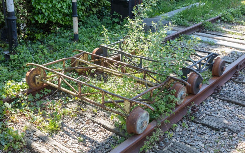 Ruedas De Acero En Una Pista De Ferrocarril Foto de archivo - Imagen de ...