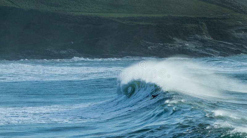 Rugueux chez Perran image stock. Image du tête, pays - 80910801