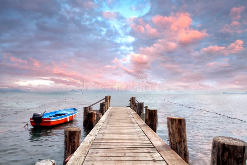 Ruhe morgens stockbild. Bild von wolken, himmel, leben - 33910929