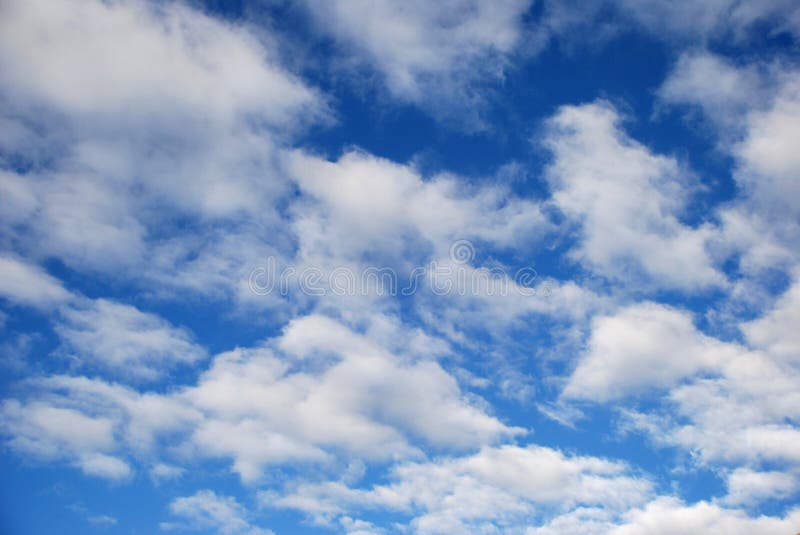 Hellblauer Himmel stockbild. Bild von himmel, luft, hoch - 35006095