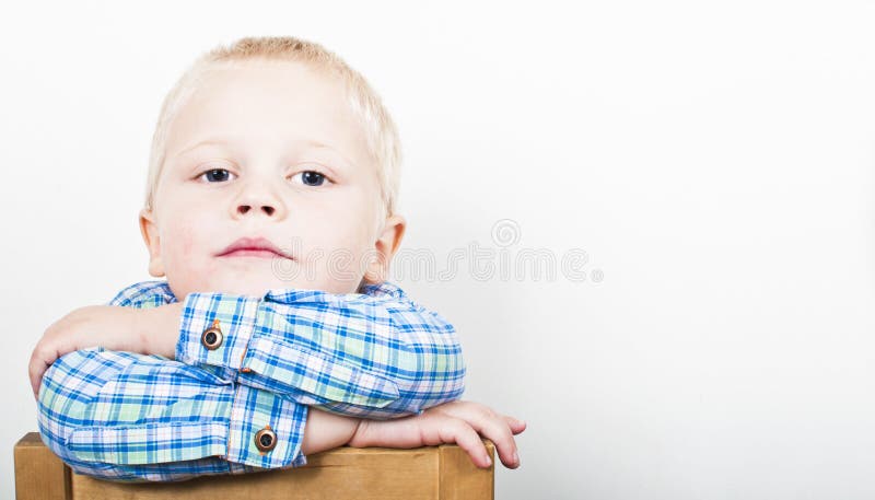 Ein Glückliches Junges Mädchen Stockbild - Bild von unschuldig, augen ...