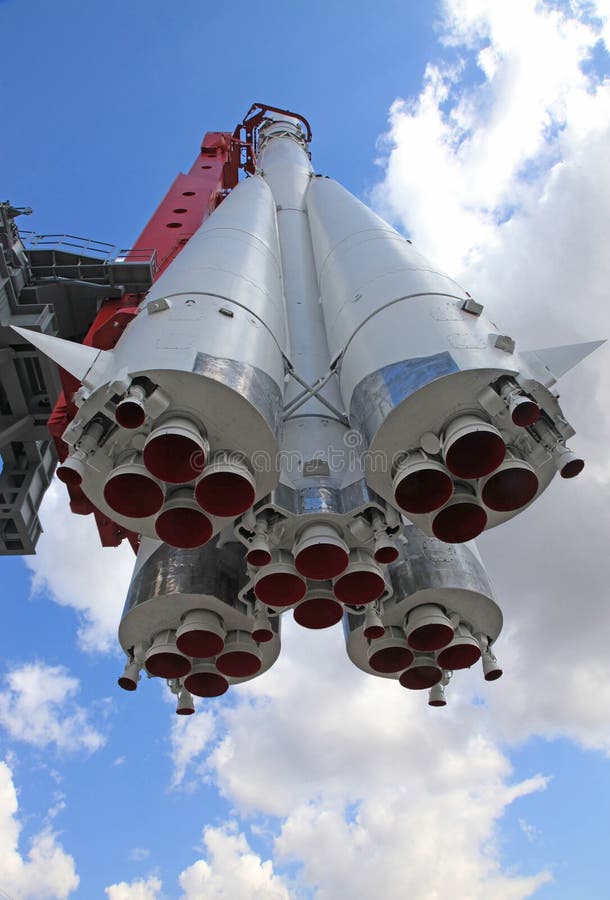 Ruimteraket stock afbeelding. Image of fictie, reis, technologie - 19275417