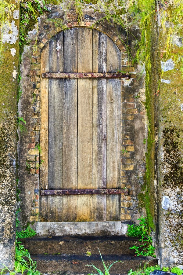 Dungeon Door Stock Photos - Download 1,192 Royalty Free Photos