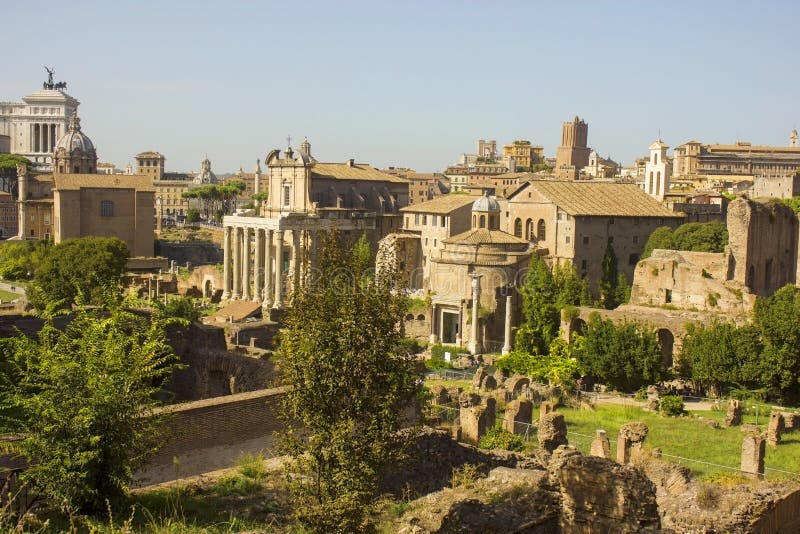 Ruinas Antiguas Famosas En Roma Foto de archivo - Imagen de roma ...