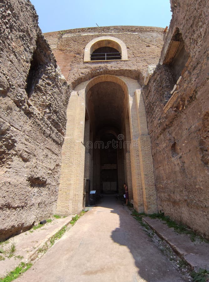 Ruinas De Augustus Mausoleo En Roma Foto editorial - Imagen de capilla ...