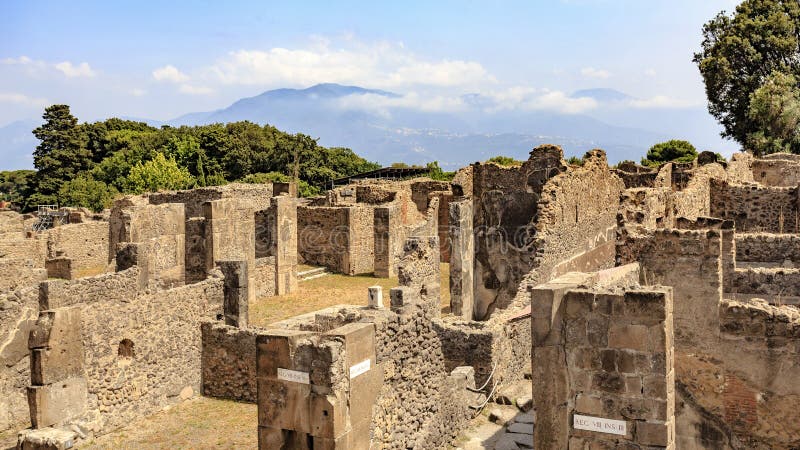 Ruinas De Edificios En Pompeya, Italia Foto de archivo - Imagen de ...