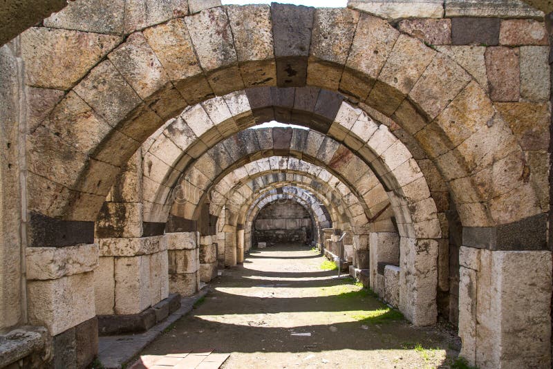 Ruinas De La Ciudad Antigua De Smyrna Foto de archivo - Imagen de ... Ruinas De La Ciudad Antigua De Smyrna Foto de archivo - Imagen de ...