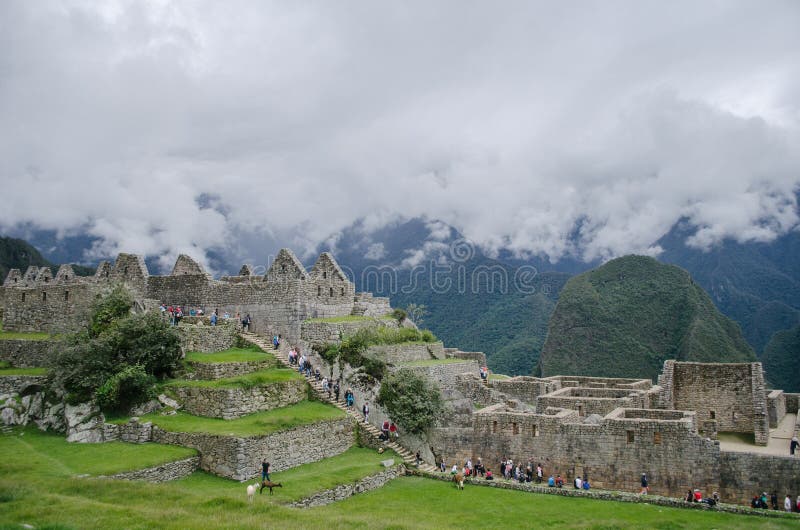 Ruinas de Machu Picchu foto de archivo. Imagen de turista - 53108410