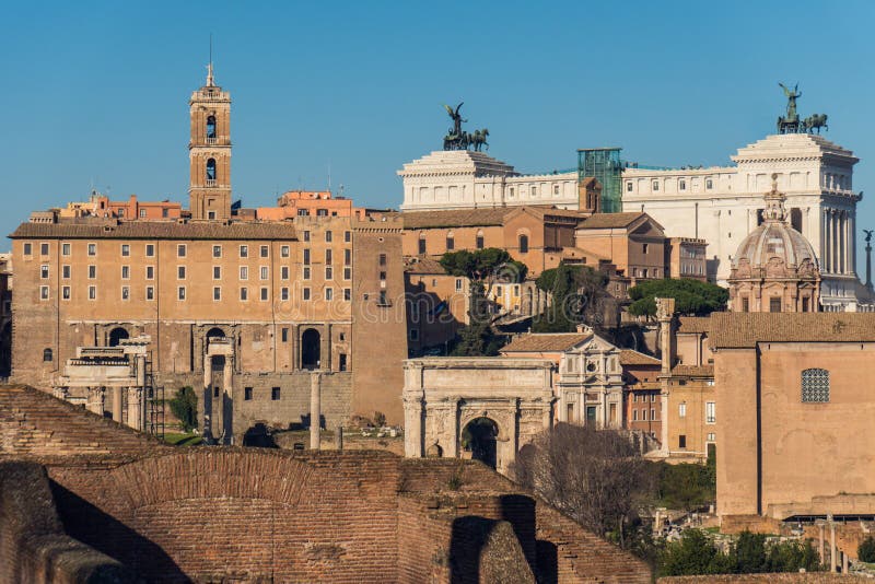 Ruinas de Roma antigua foto de archivo. Imagen de ciudad - 109521024