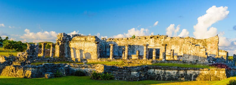 Ruinas de Tulum imagen de archivo. Imagen de frecuentado - 56661101