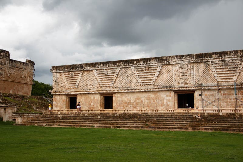 Ruinas De Un Templo Maya En Uxmal, México Foto de archivo editorial ...