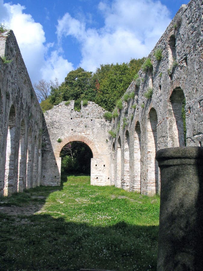 Mura Del Barbarossa De La Muralla De La Ciudad Antigua Vía Del Colle ...