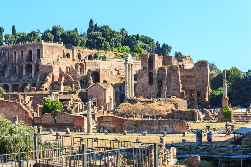 Ruinas antiguas en Roma imagen de archivo. Imagen de cultura - 36591185