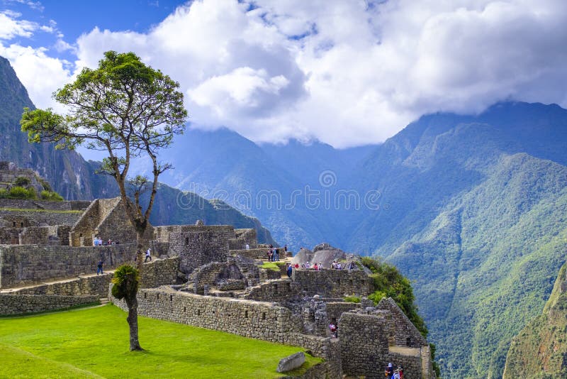 Ruinas Famosas De Machu Picchu Imagen editorial - Imagen de valle, alza ...