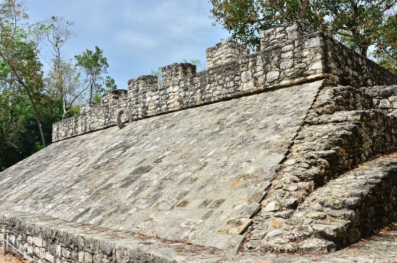 Ruinas mayas - Coba imagen de archivo. Imagen de pasado - 20093437
