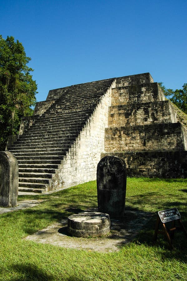 Ruinas mayas en Guatemala foto de archivo. Imagen de cultura - 49036966