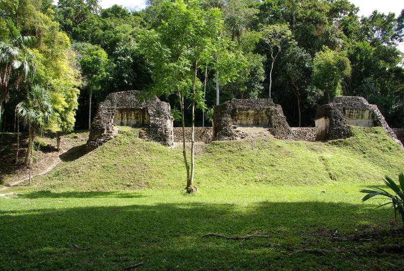 Ruinas mayas en Guatemala foto de archivo. Imagen de antigüedad - 58490454