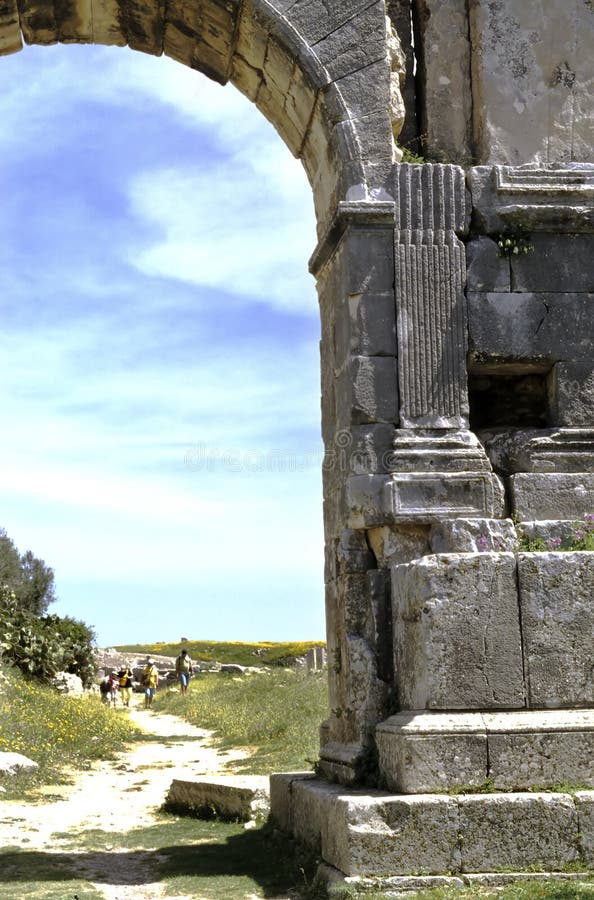 Ruinas romanas foto de archivo. Imagen de coliseo, imperios - 1237892