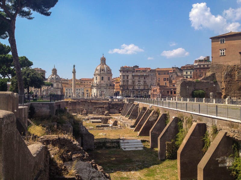 Ruinas romanas imagen editorial. Imagen de italia, arco - 99791115