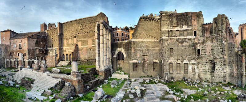 Ruinas Romanas Antiguas En Roma, ROMA Imagen de archivo editorial ...