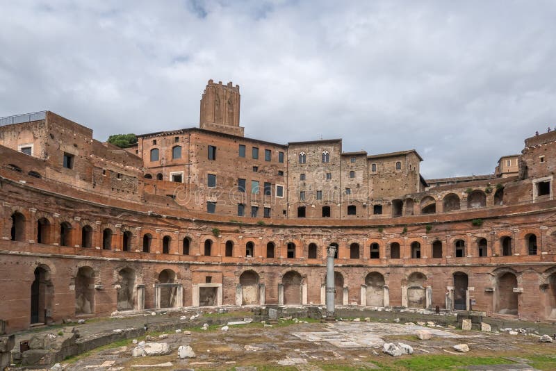 Ruinas Romanas Antiguas, Roma, Italia Imagen de archivo - Imagen de ...