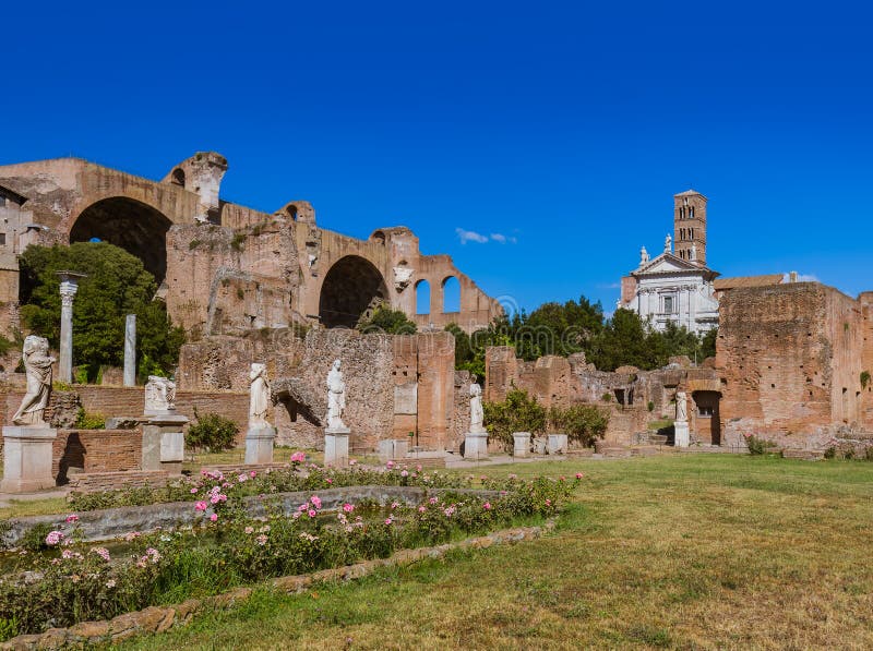 Ruinas Romanas En Roma Italia Imagen de archivo - Imagen de centro ...