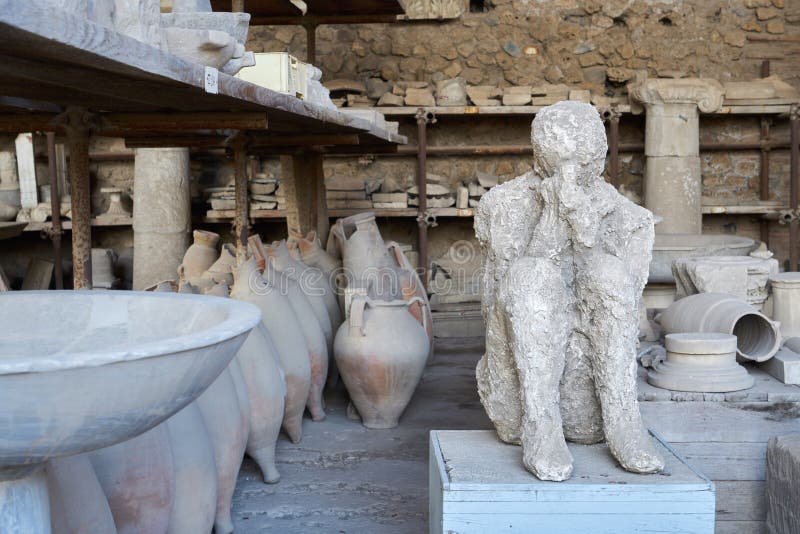 Ruinen Von Pompeji, Italien Stockfoto - Bild von archäologisch, ruine ...