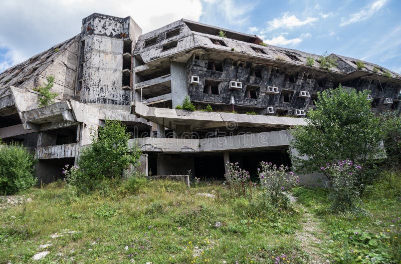 Ruines d'hôtel photo stock. Image du ruine, fédération - 64337774
