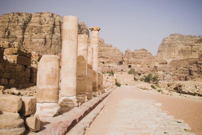 Ruines Et Montagnes De PETRA En Jordanie Image stock - Image du ...
